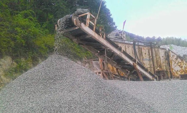 Tunnel Waste Rock Sand Making - JXSC Machine